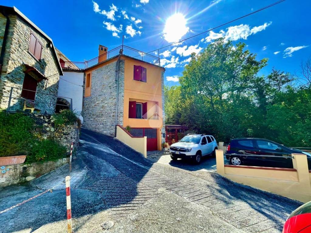 Sale Country house in Località Molino 2 Stellanello. Excellent ...