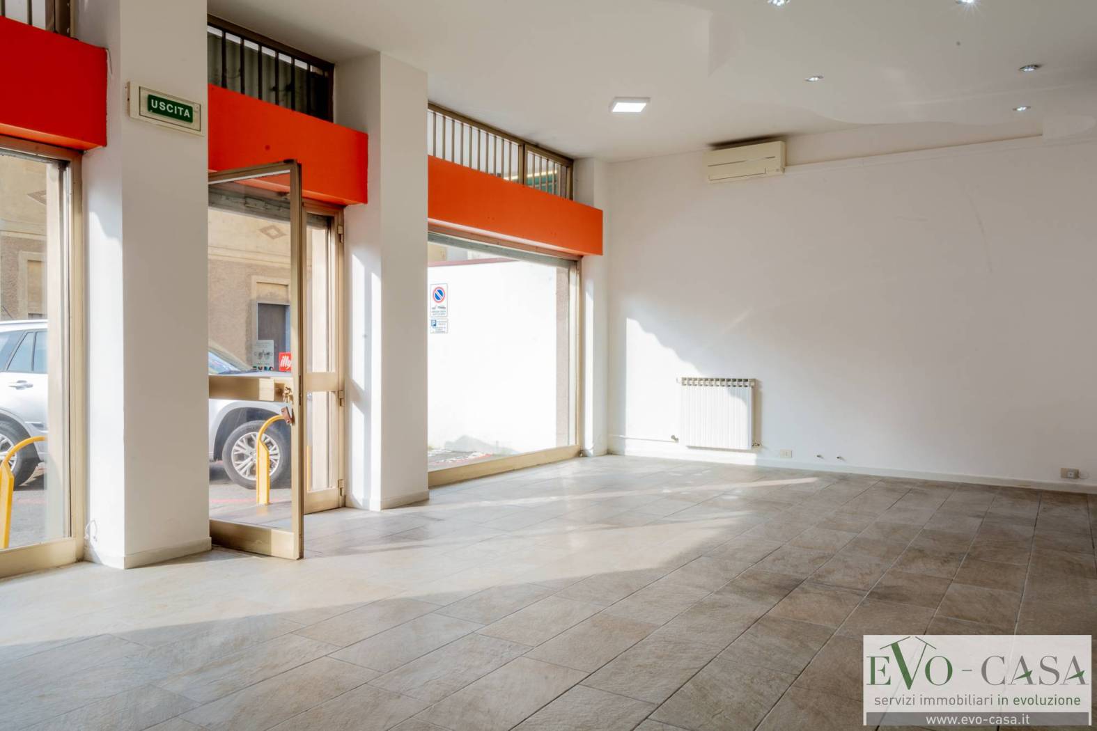 Locale commerciale in Vendita