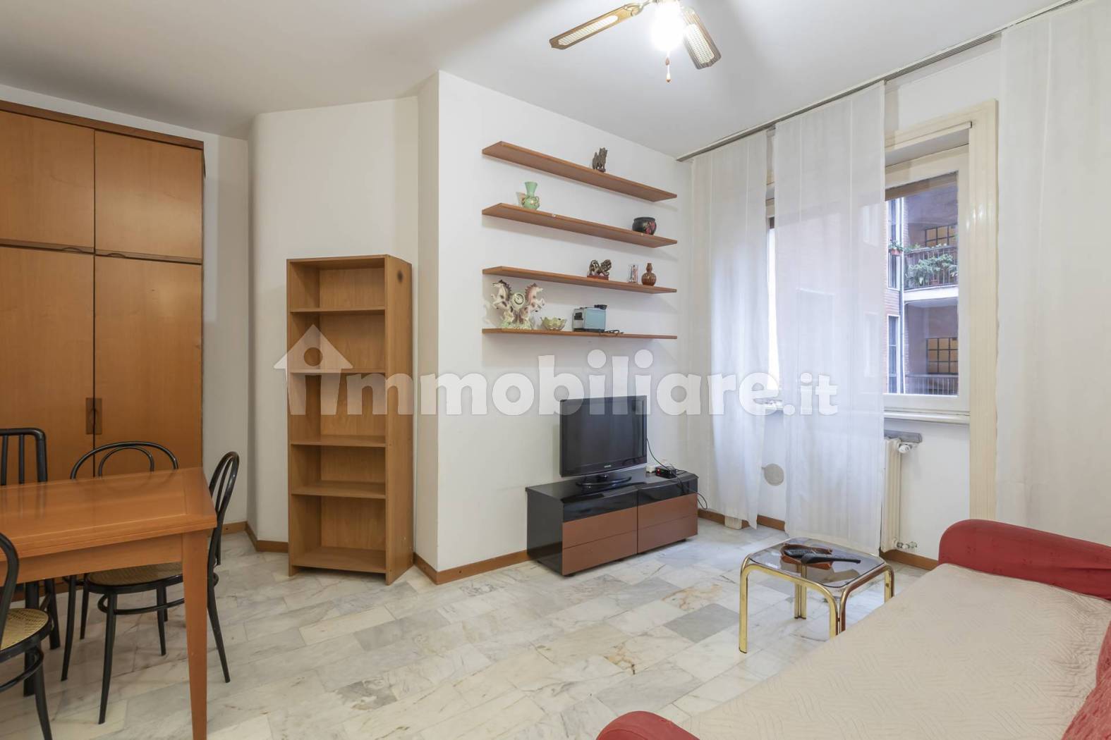 Bilocale via Valtellina 18, Isola, Milano