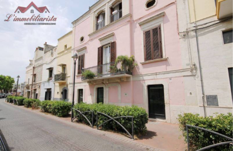 Locale commerciale in Vendita