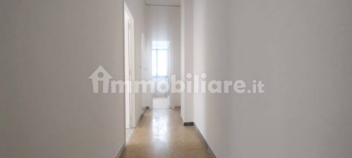 Bilocale buono stato, piano rialzato, Vomero, Napoli