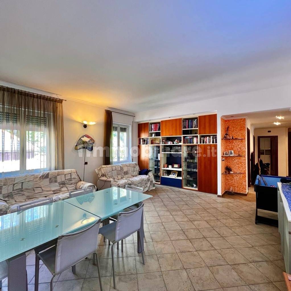 Appartamento via Monte Sei Busi, Rivarolo, Genova