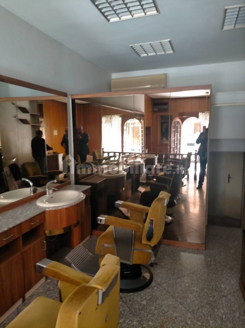 Locale commerciale in Vendita