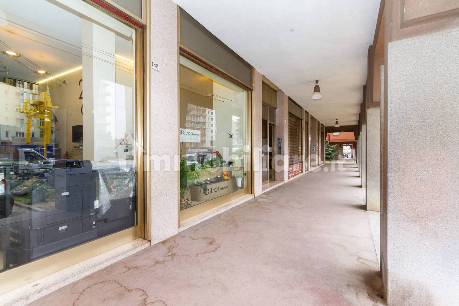 Locale commerciale in Vendita