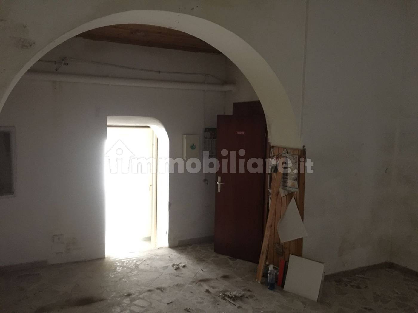 Locale commerciale in Vendita