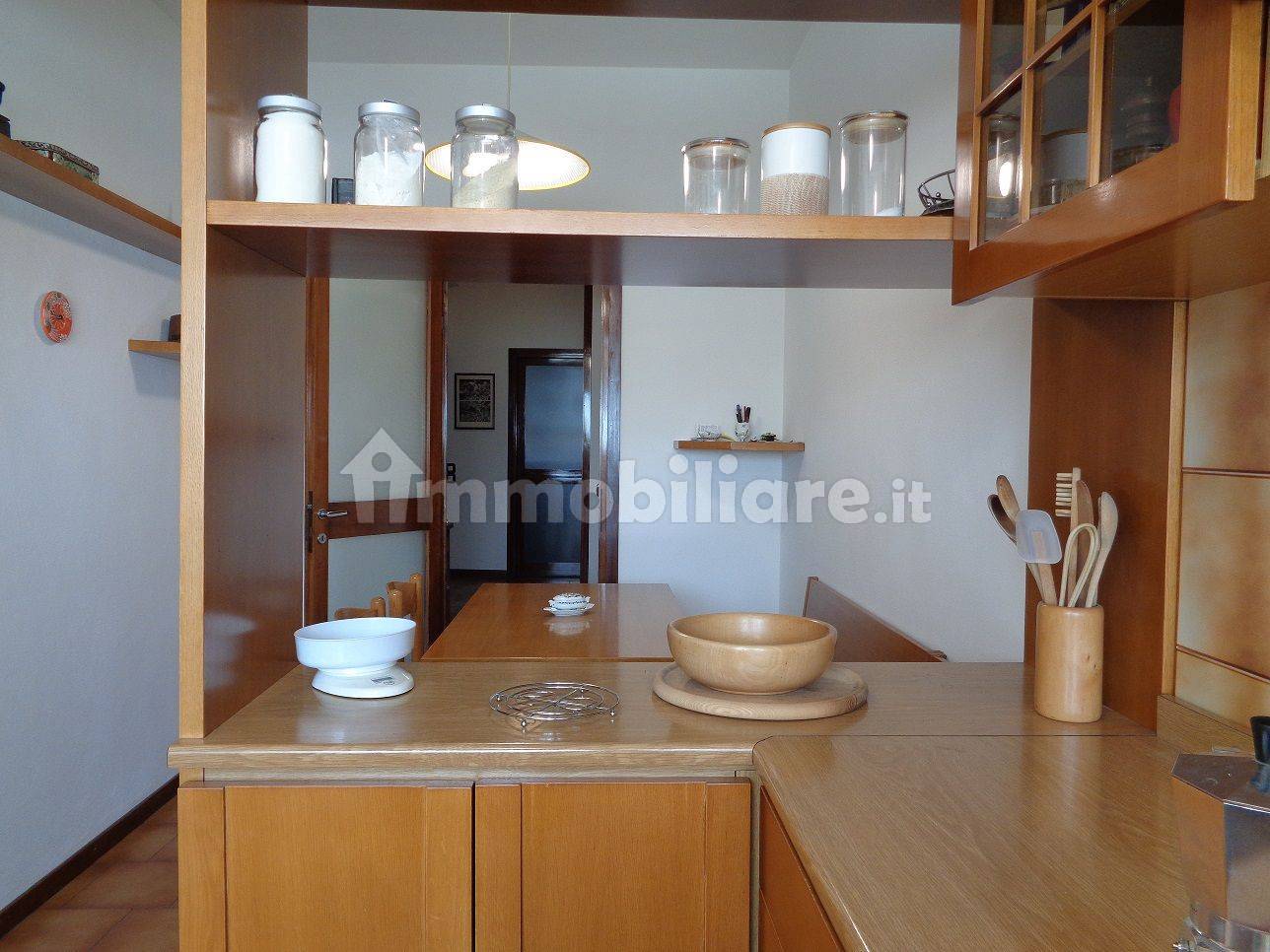 Trilocale via Franzolino Prinetti 33, Centro, Bernareggio