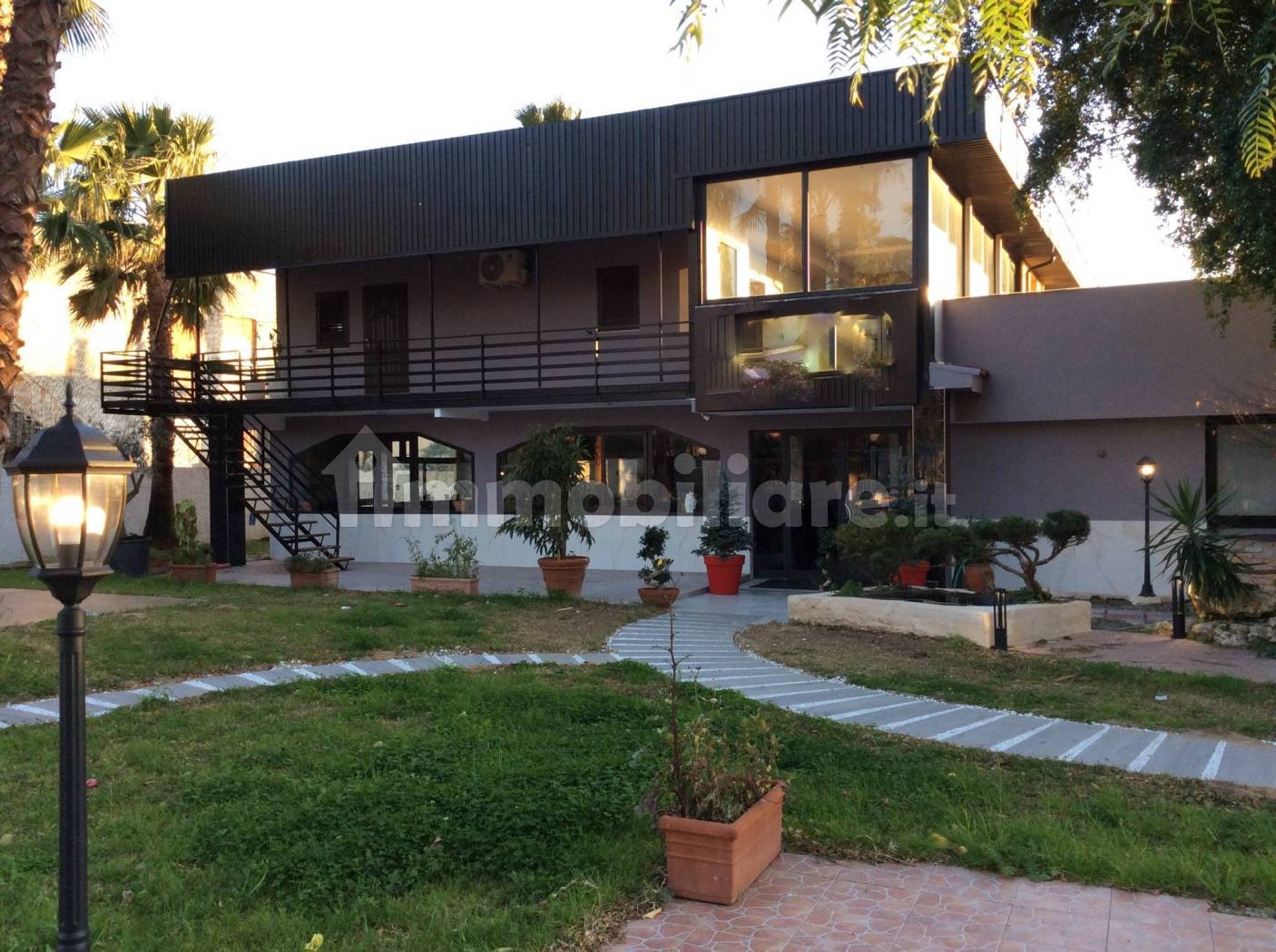 Locale commerciale in Vendita