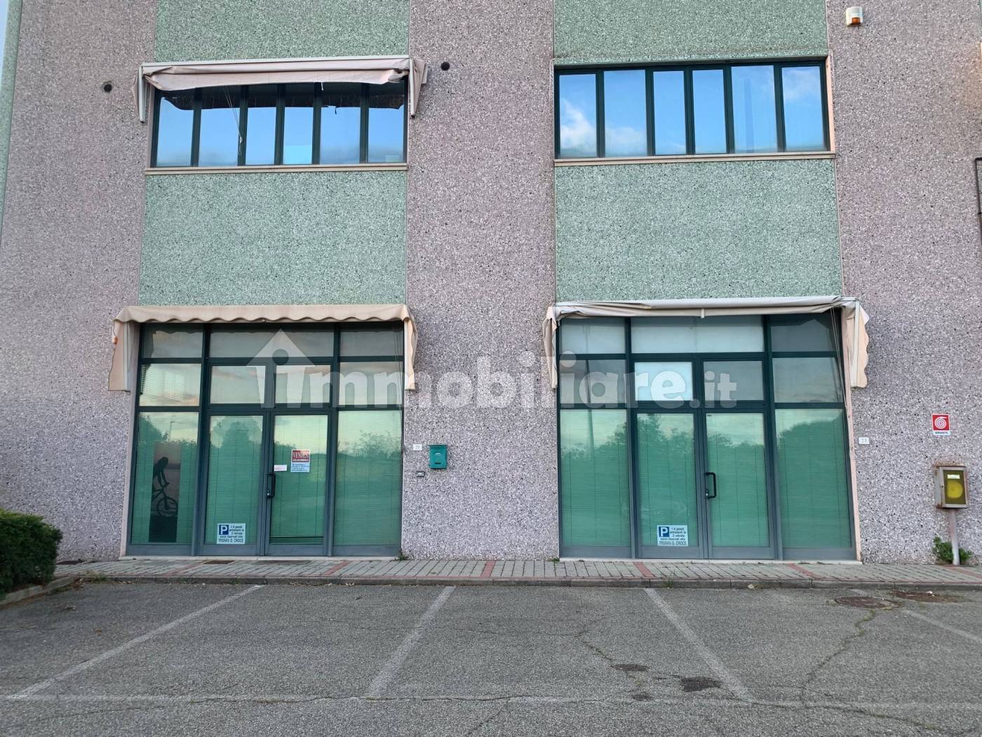 Locale commerciale in Vendita