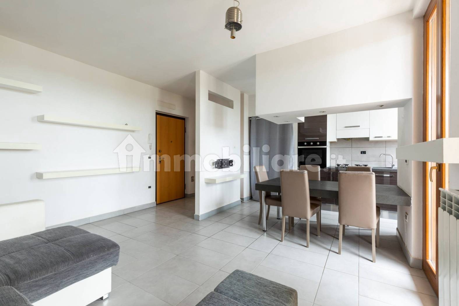 Trilocale piazza Emanuele Petri, Centro, Castiglion Fiorentino