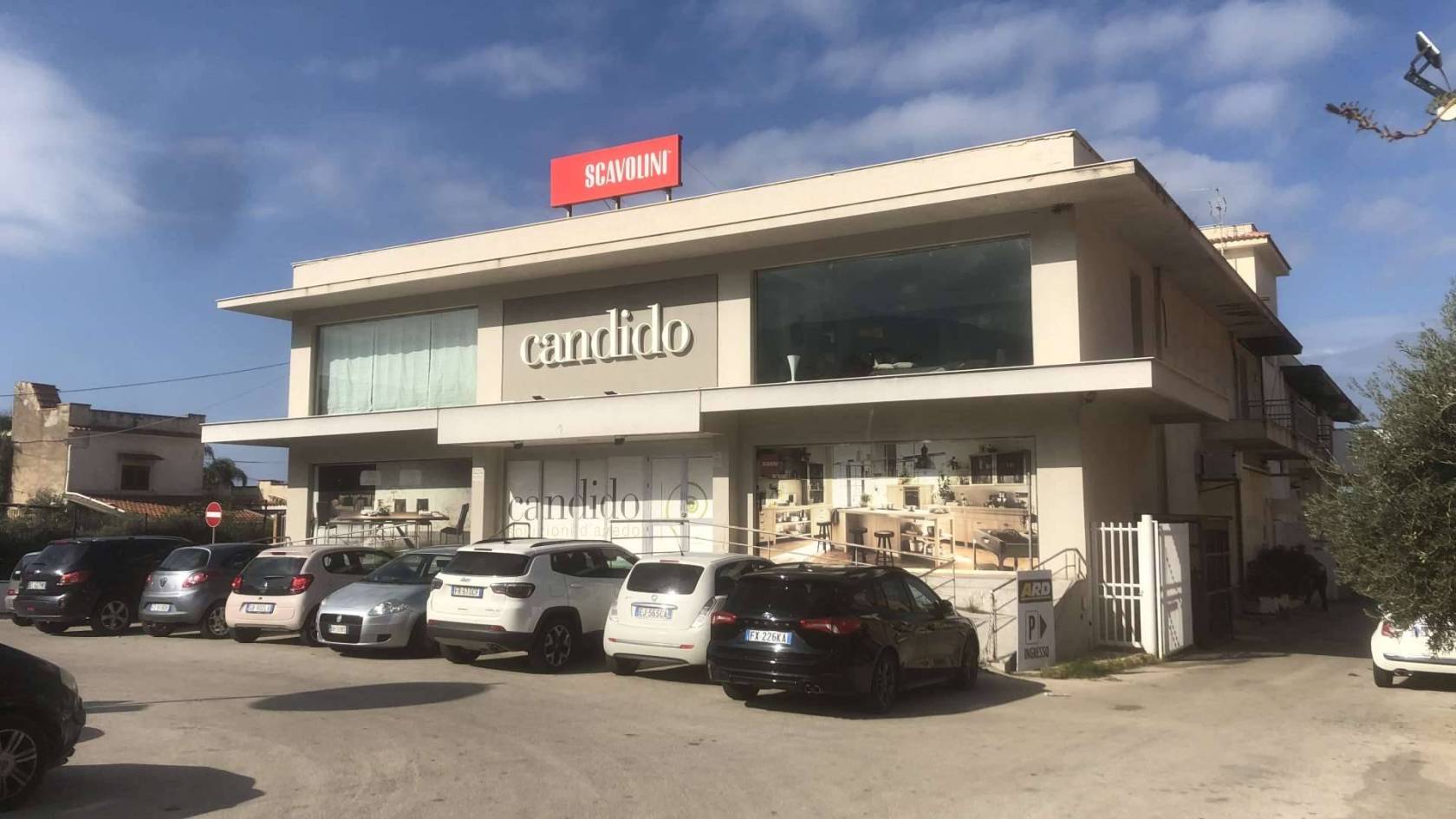 Locale commerciale in Vendita