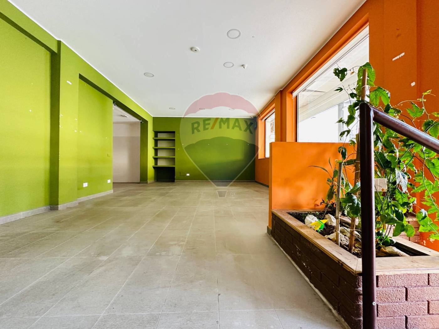 Locale commerciale in Vendita