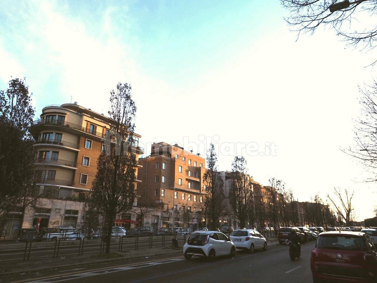 Locale commerciale in Vendita