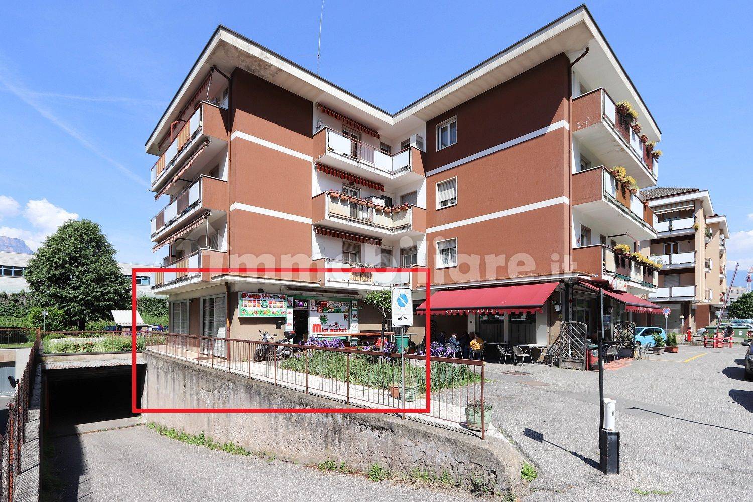 Locale commerciale in Vendita