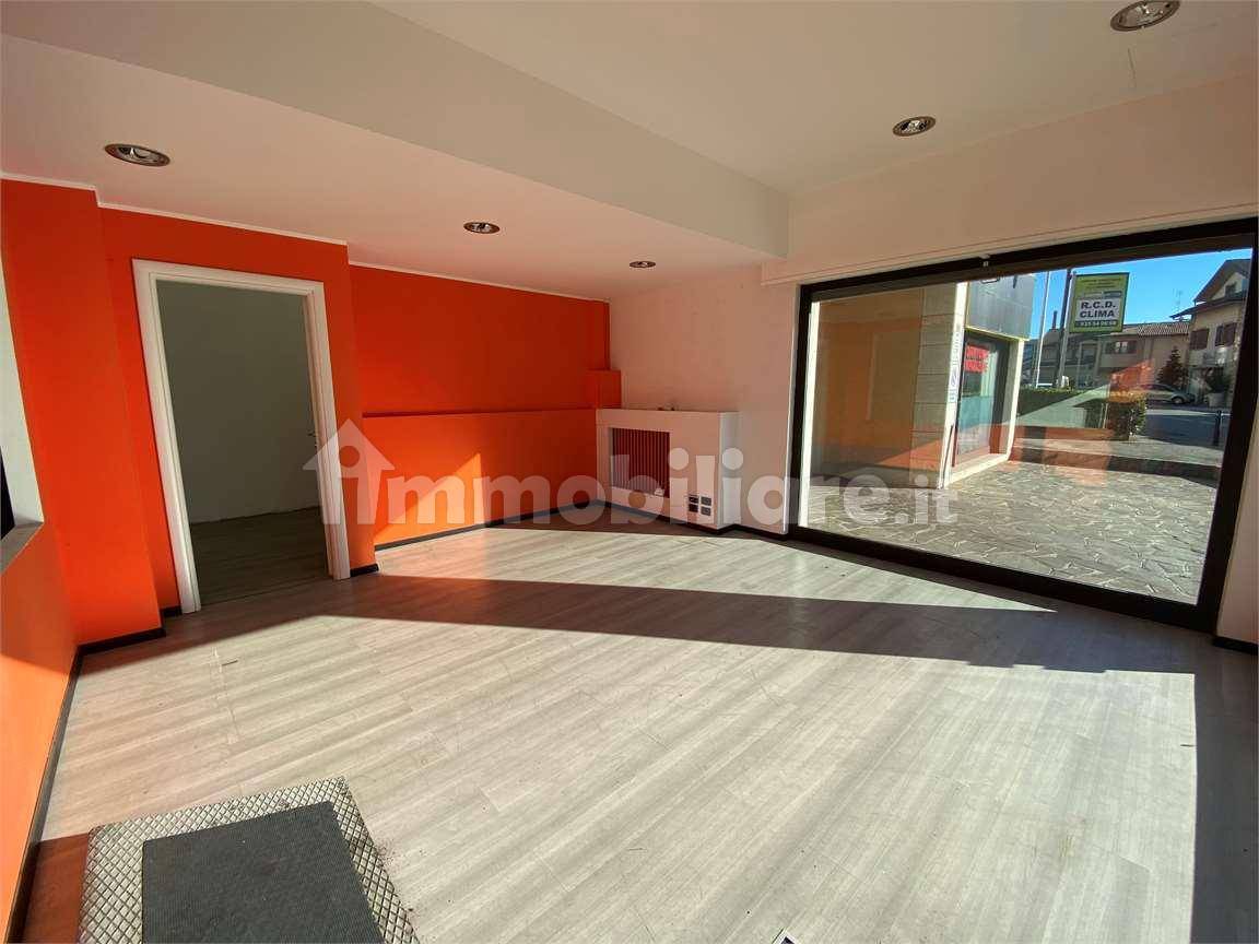 Locale commerciale in Vendita