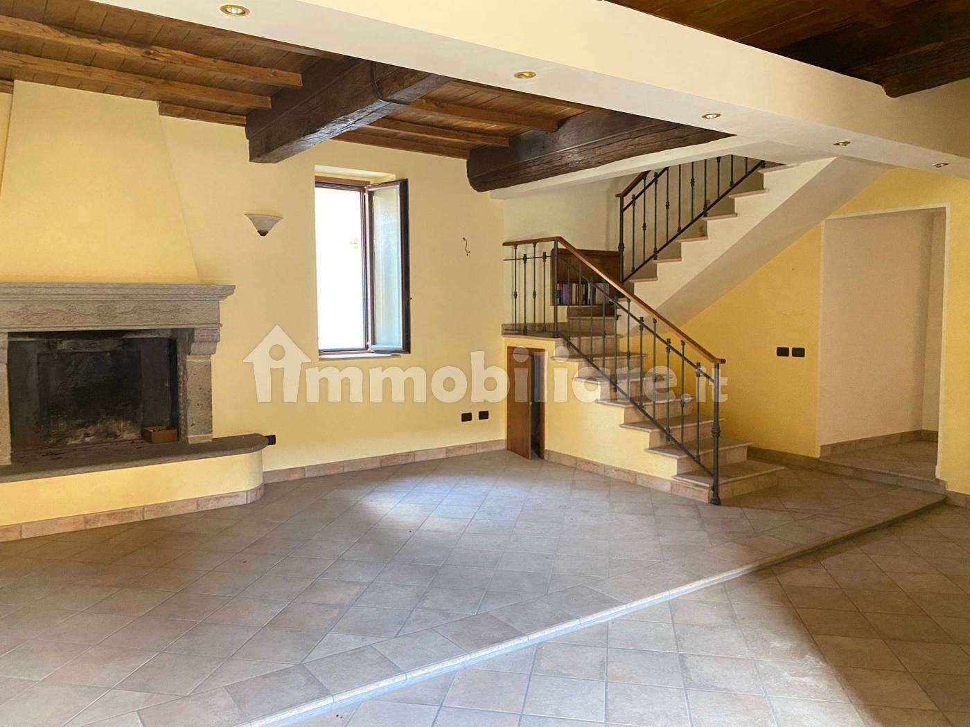 Appartamento via del Crocifisso, Centro, Ronciglione