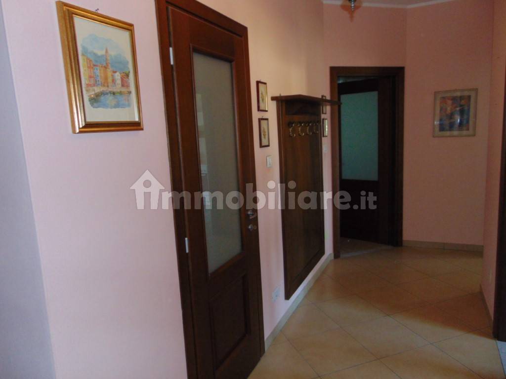 Trilocale ottimo stato, terzo piano, Canelli