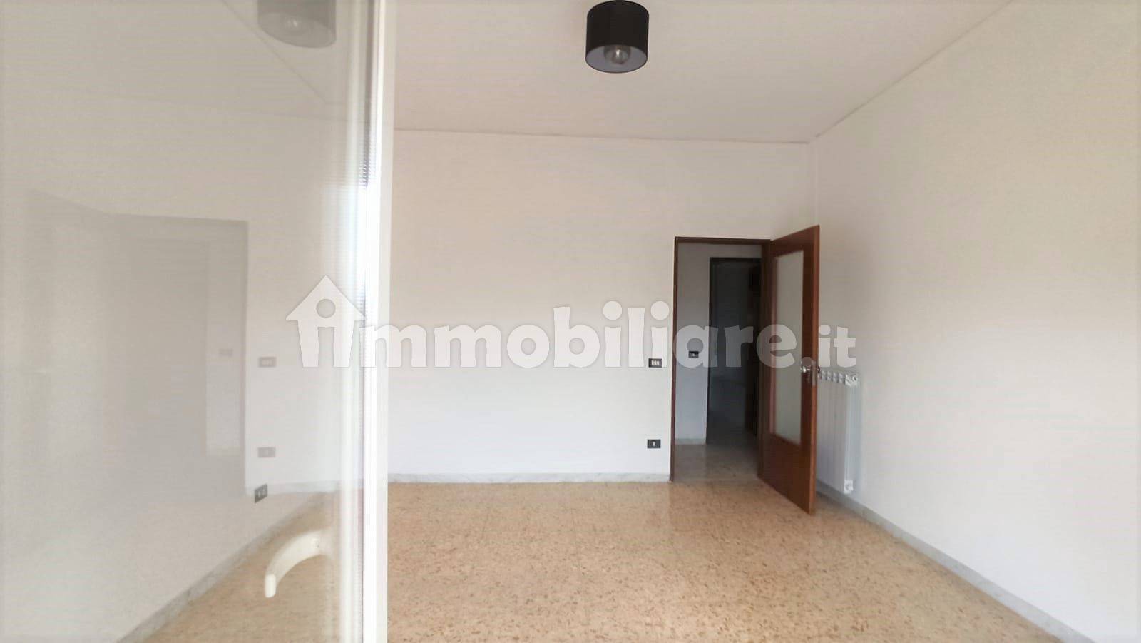 Trilocale via Federico Cozzolino, Centro, Scafati