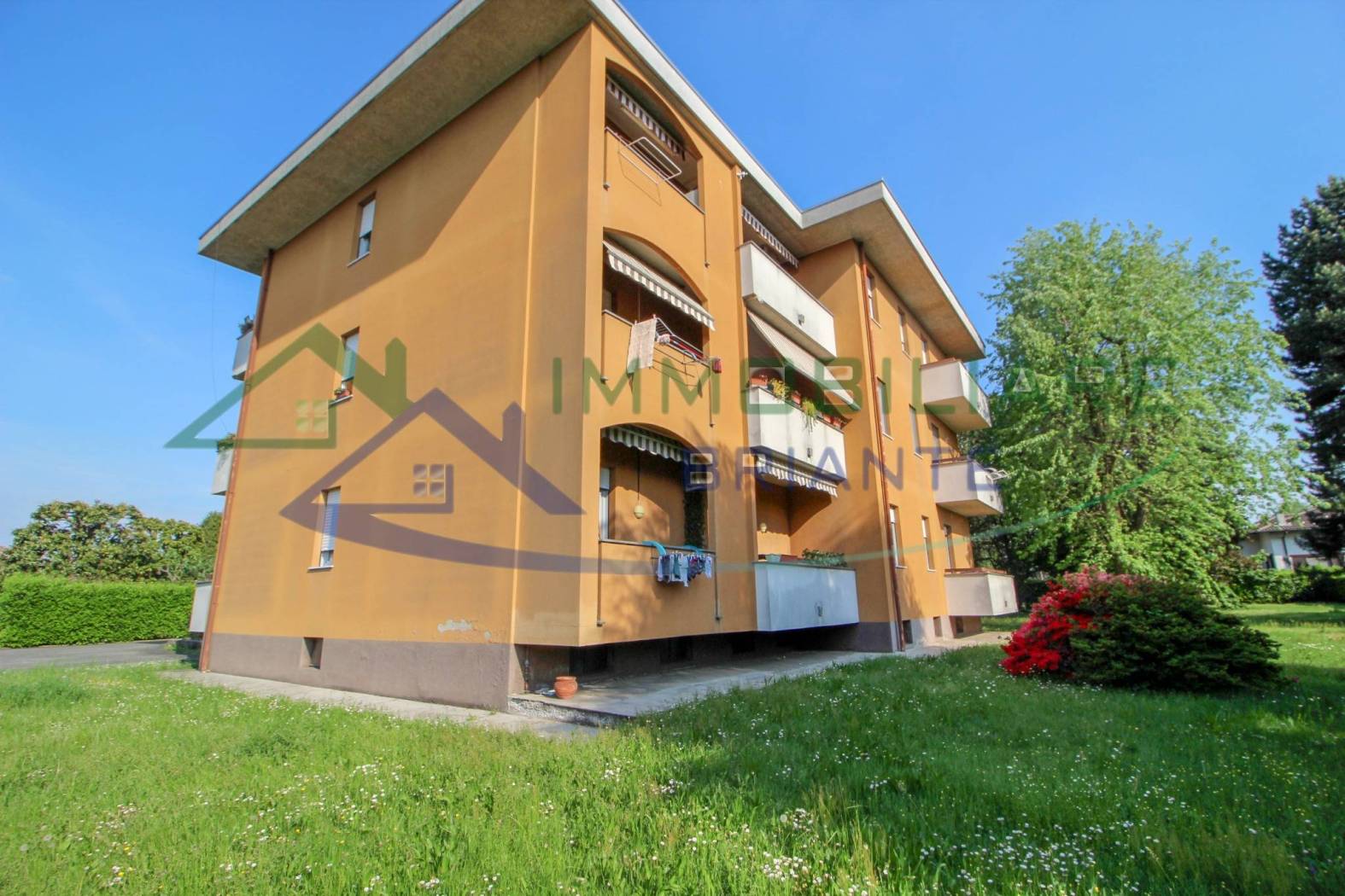 Trilocale via Montello 6, Casorate Sempione