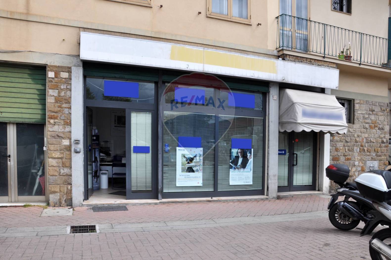 Locale commerciale in Vendita