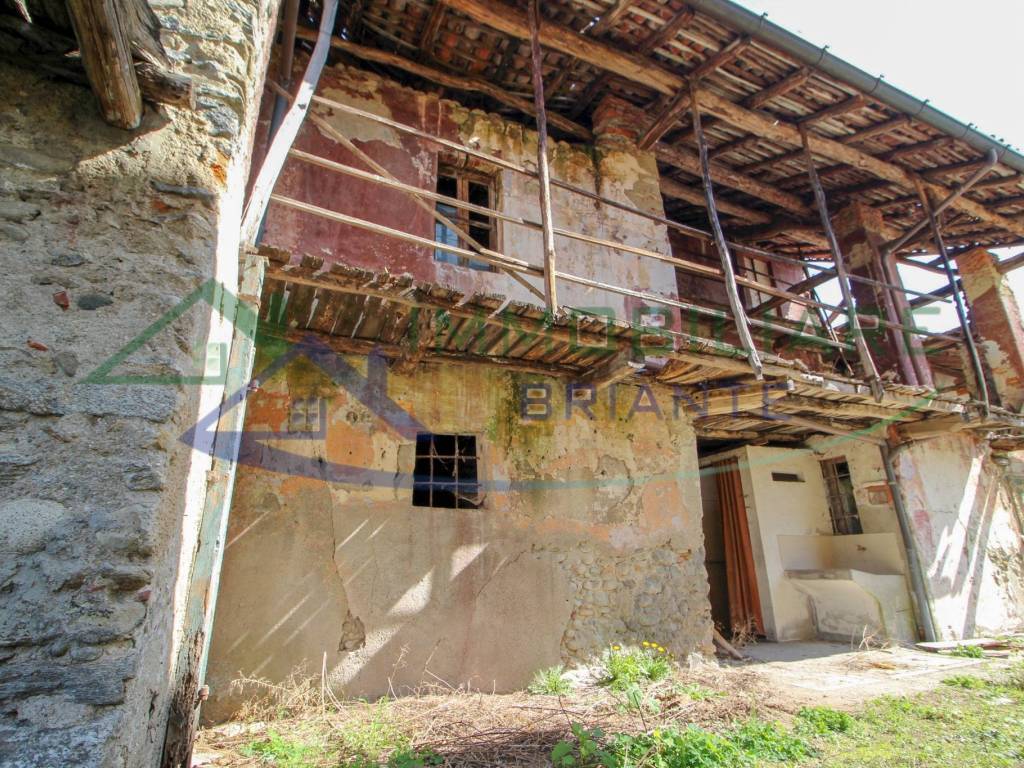 Vendita Casale in via Don Eugenio Assi Somma Lombardo. Da ristrutturare ...