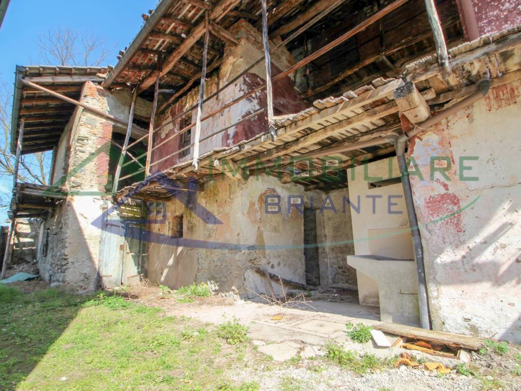 Vendita Casale in via Don Eugenio Assi Somma Lombardo. Da ristrutturare ...