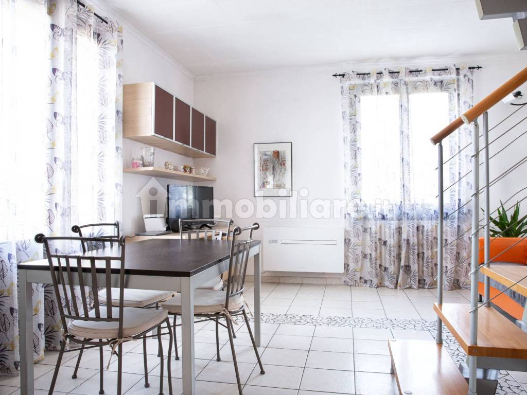 Vendita Appartamento in via Roma 7. Correzzana. Ottimo stato, posto ...