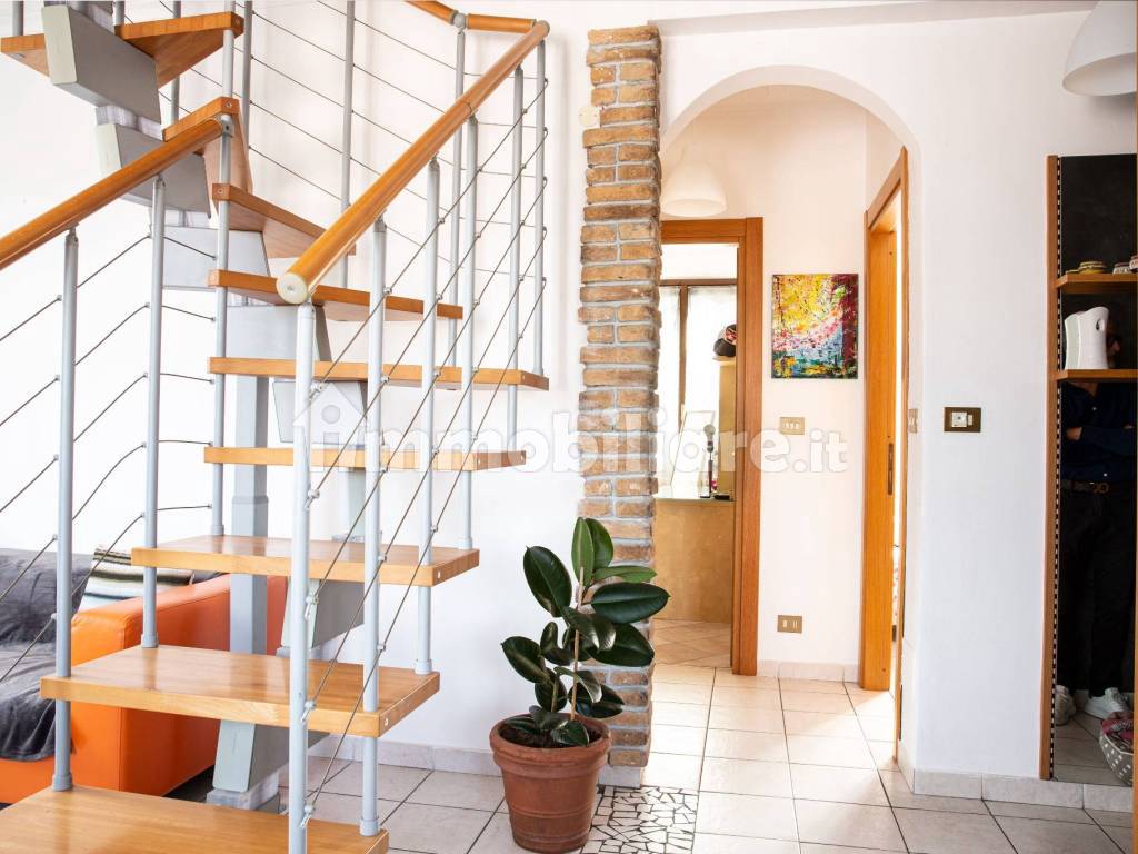 Vendita Appartamento in via Roma 7. Correzzana. Ottimo stato, posto ...