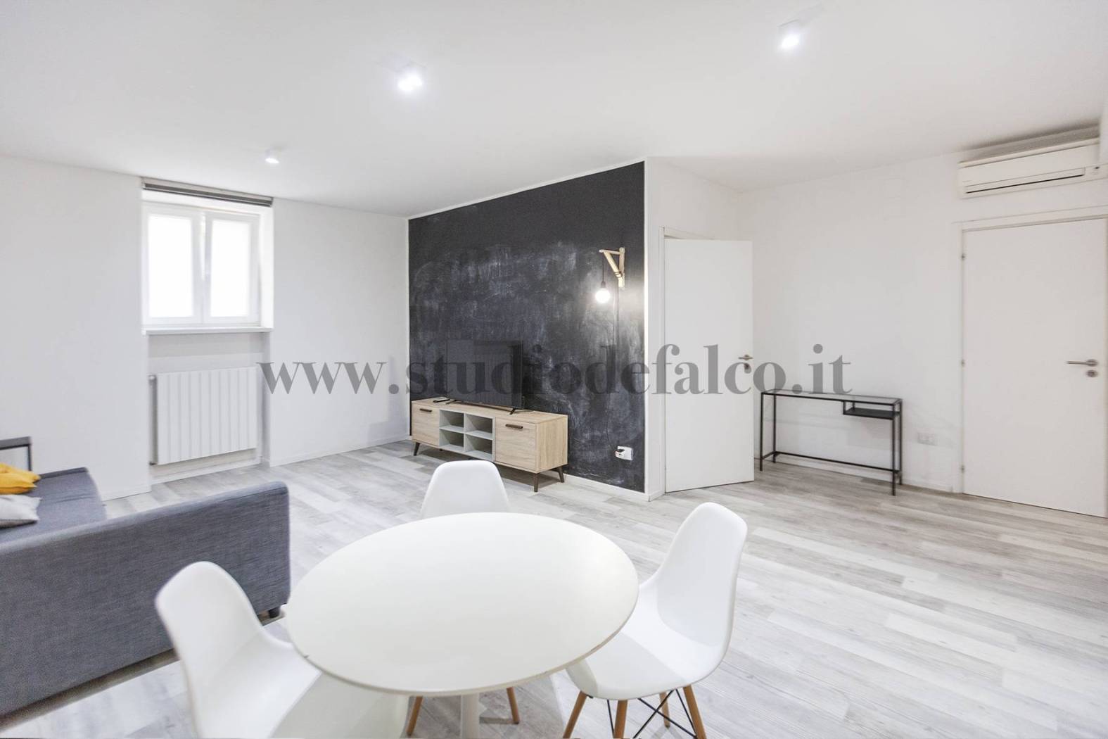 Bilocale via Antonio Pitloo, Vomero, Napoli