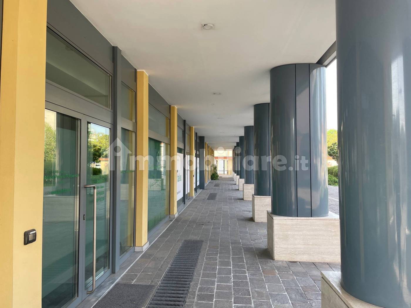 Locale commerciale in Vendita