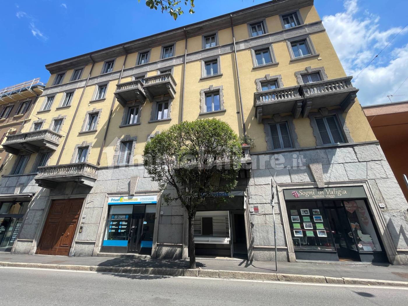 Locale commerciale in Vendita