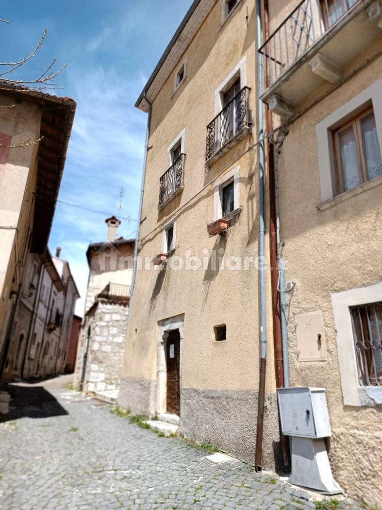 Trilocale via Tre Archi, Centro, Rocca di Mezzo