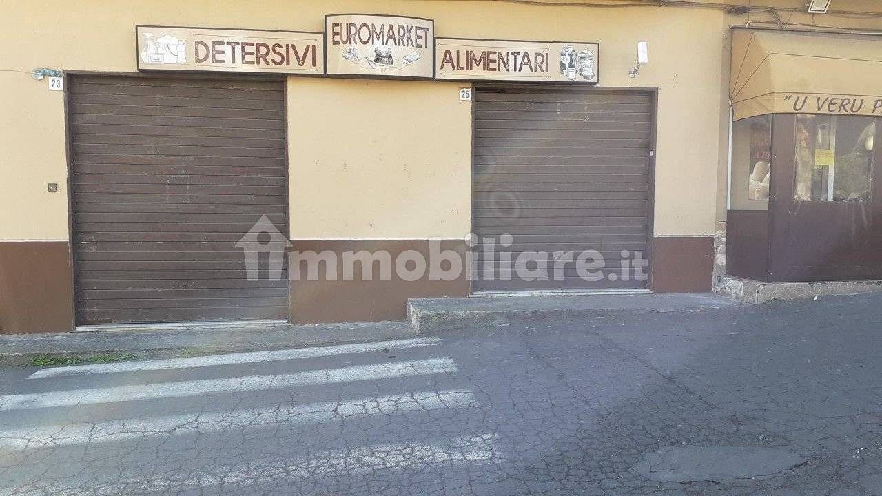 Locale commerciale in Vendita
