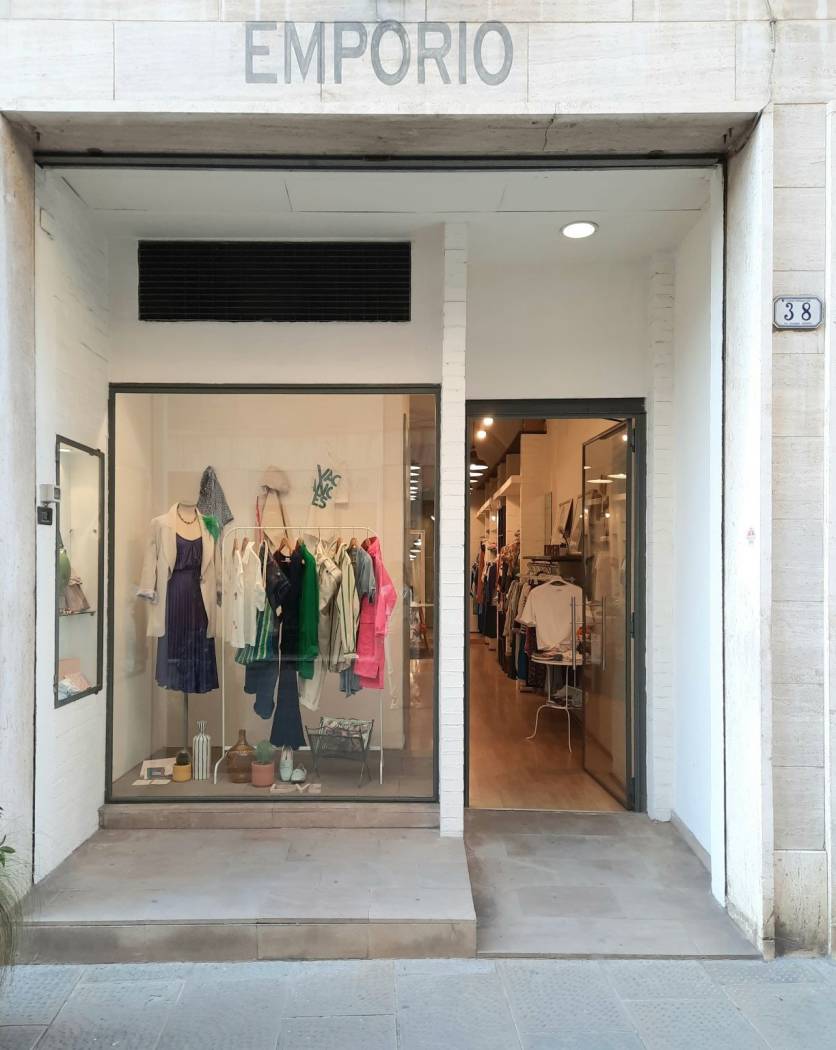 Locale commerciale in Vendita