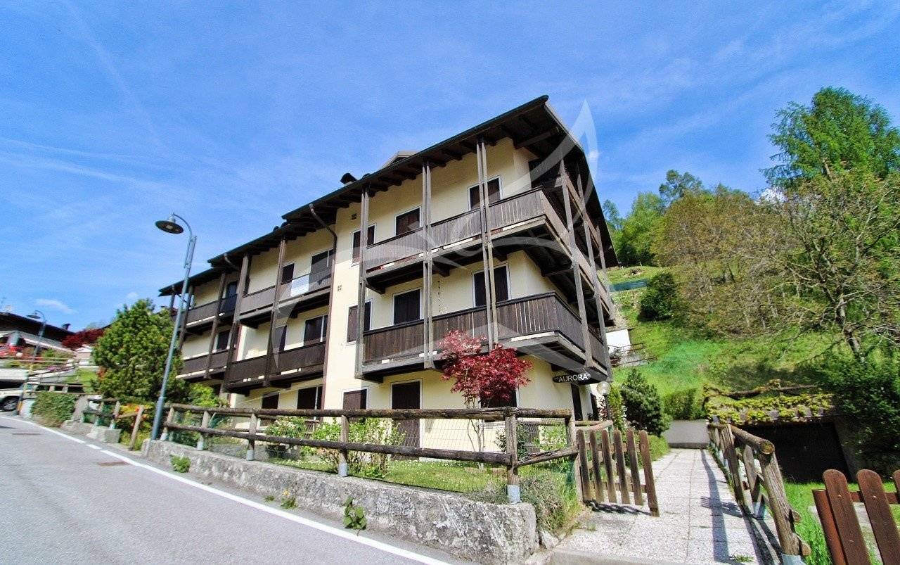 Trilocale via di Curuna, Giustino