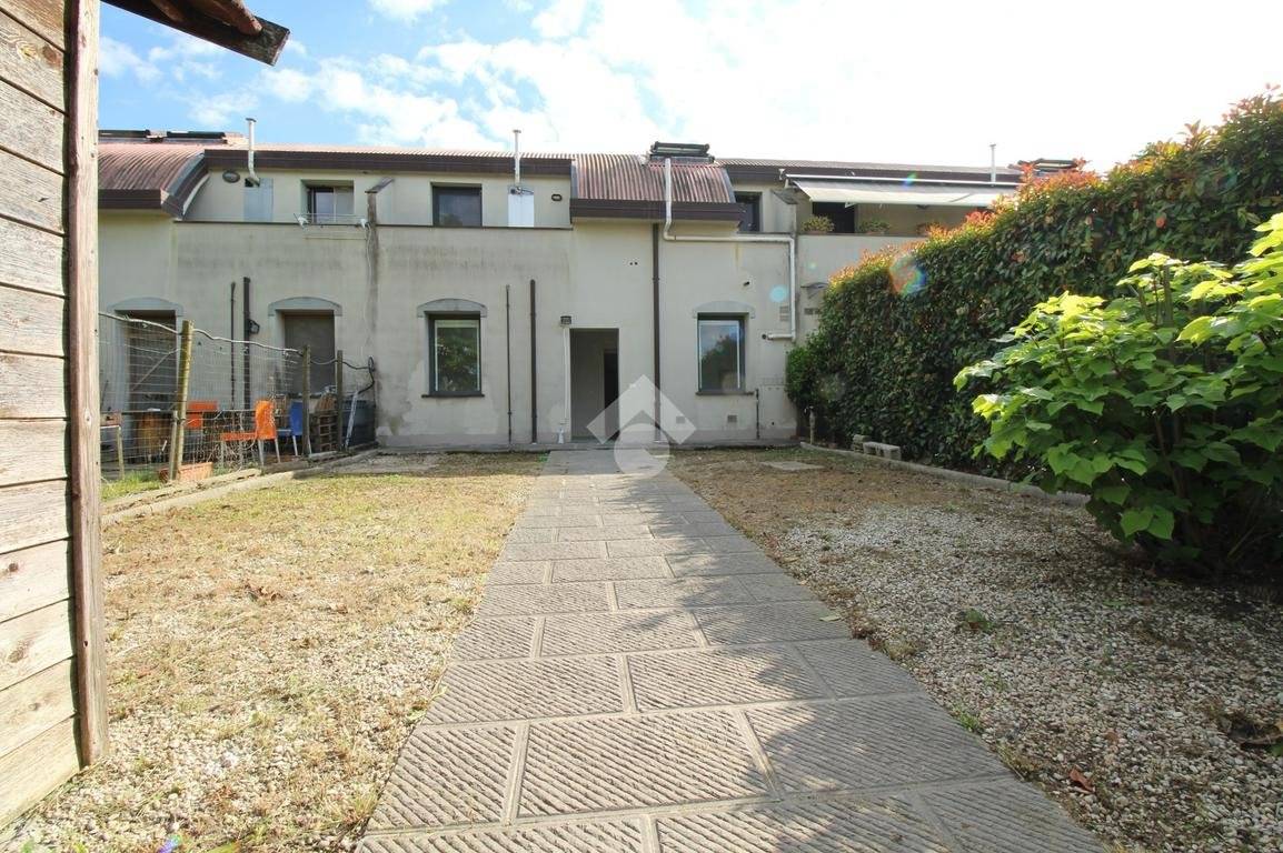 Trilocale via del Salciolo 1, Castelnuovo, Prato