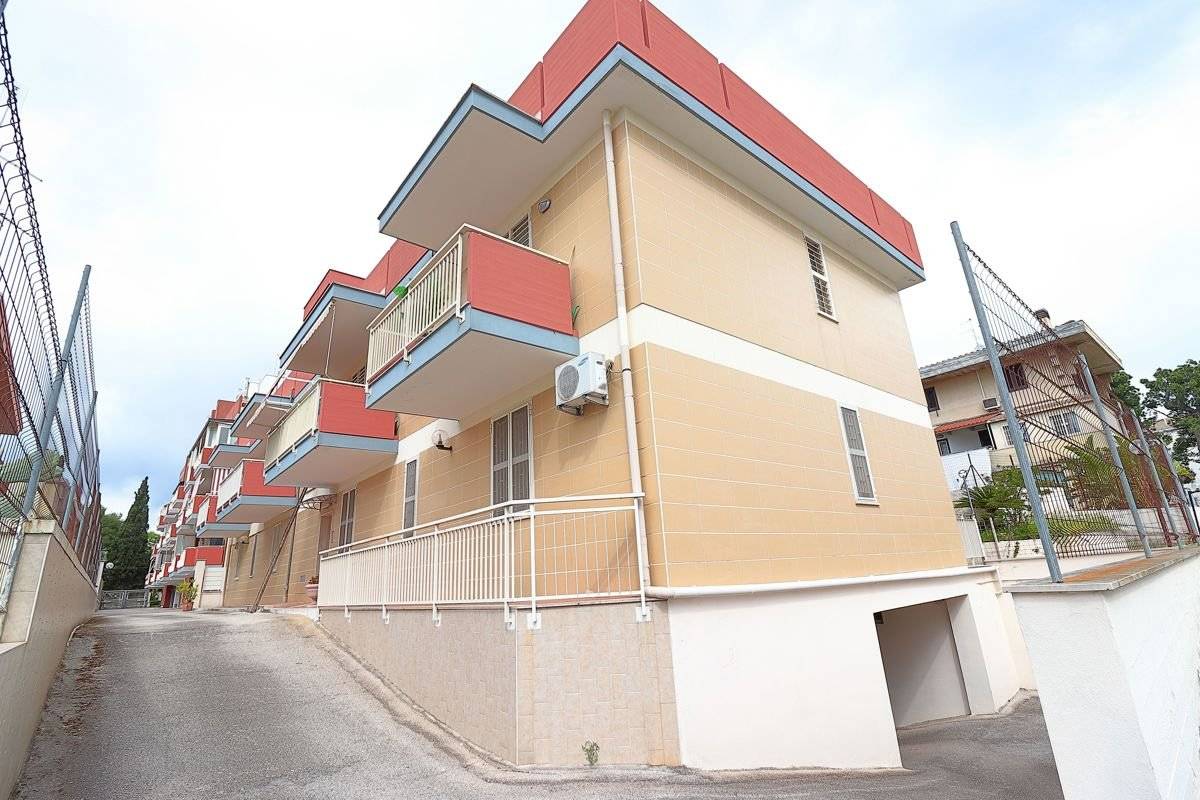 Trilocale via Umberto I, 266, Ceglie del Campo, Bari