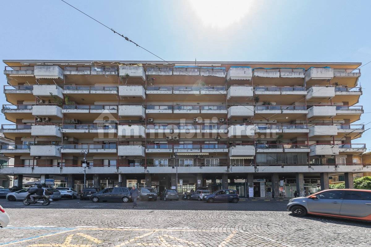 Locale commerciale in Vendita