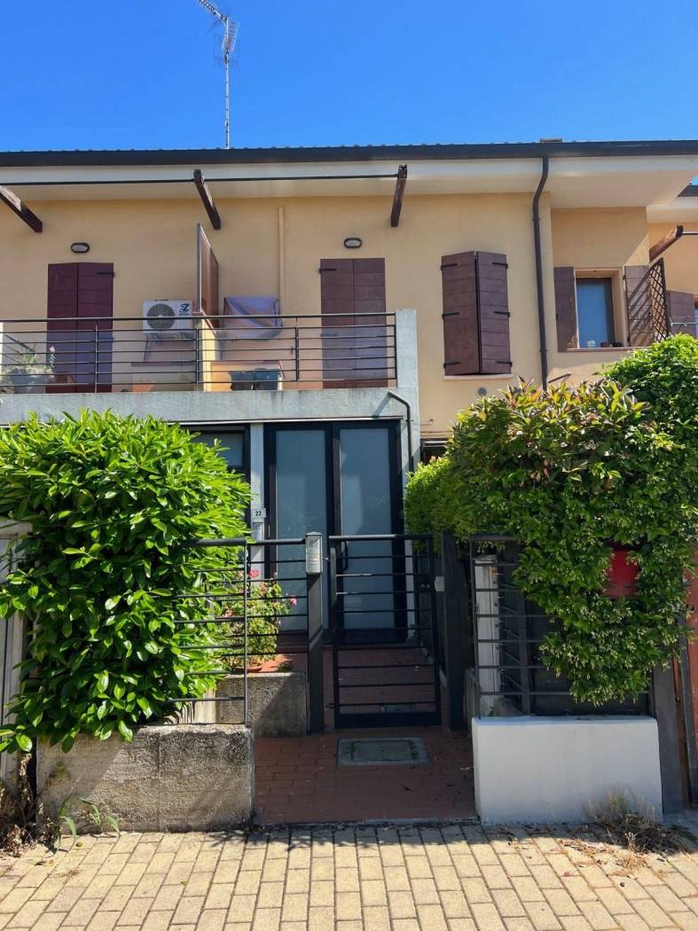 Trilocale via Yecla, Centro, Budrio