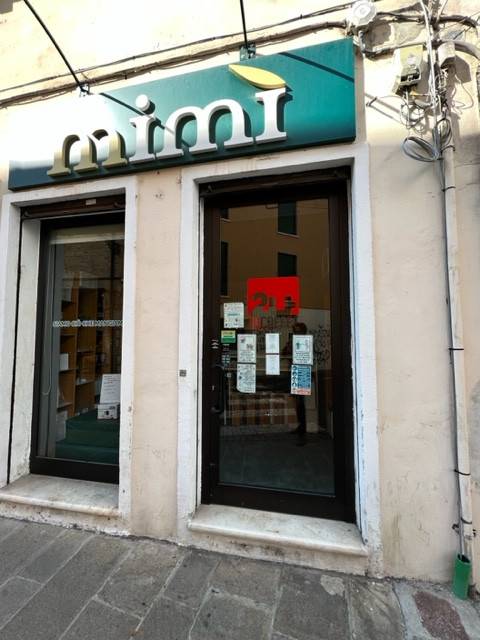 Locale commerciale in Vendita