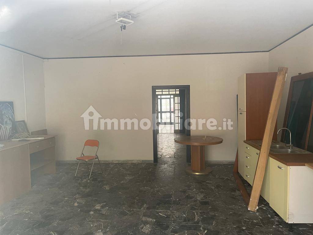 Locale commerciale in Vendita