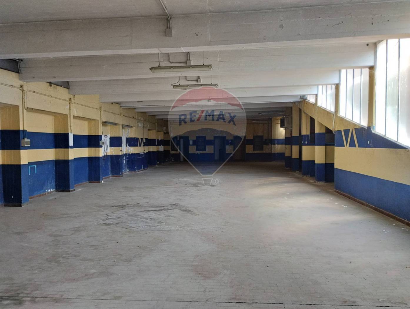 Locale commerciale in Vendita