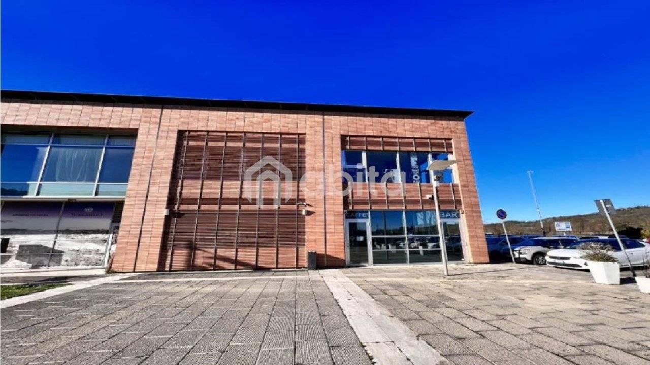 Locale commerciale in Vendita