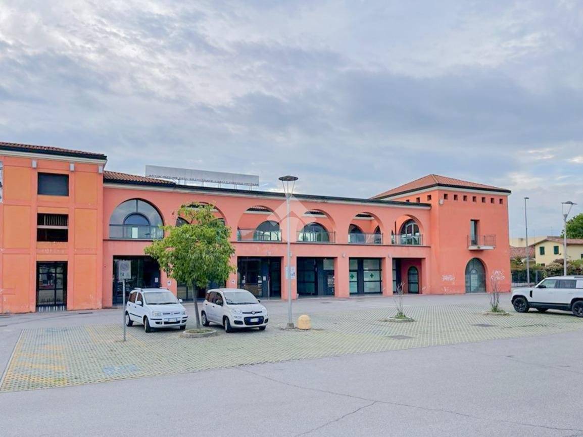 Locale commerciale in Vendita