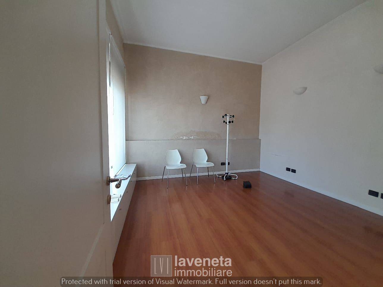 Locale commerciale in Vendita