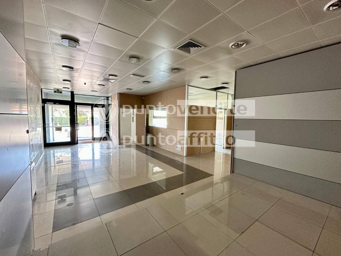 Locale commerciale in Vendita