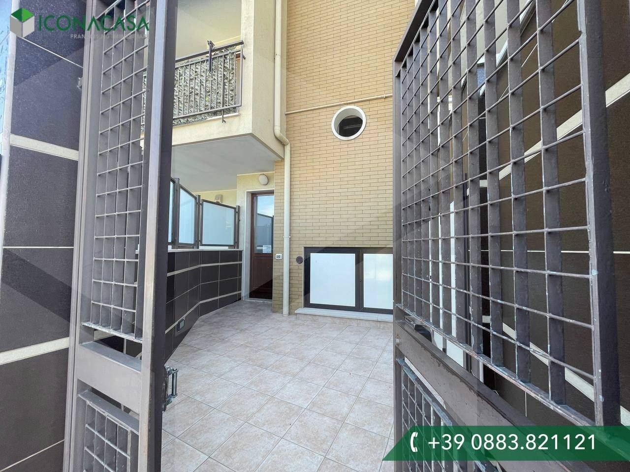 Trilocale via Canosa, Castel del Monte, Andria