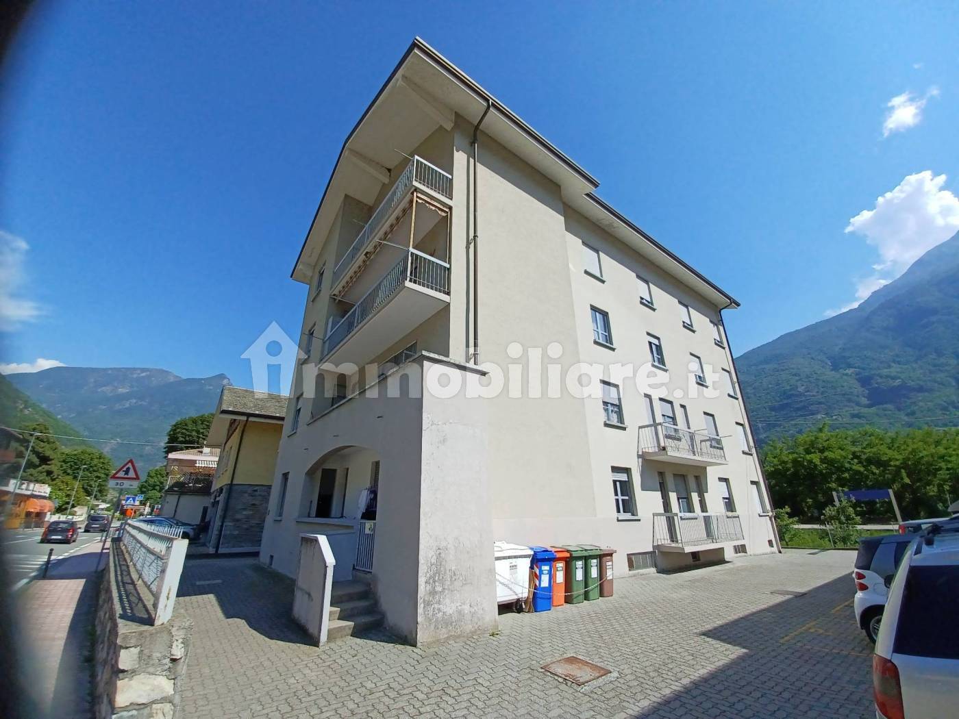 Quadrilocale via Roma 40, Centro, Donnas