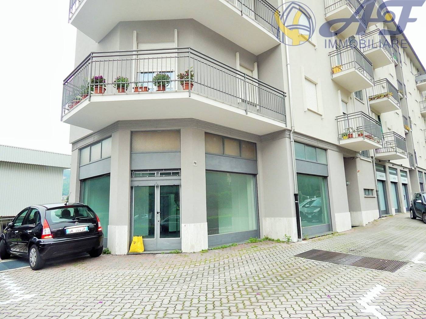 Locale commerciale in Vendita