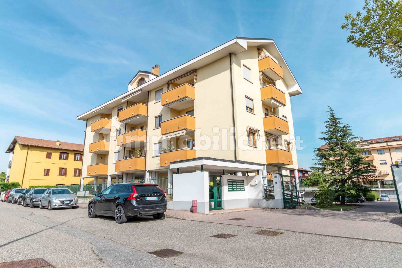 Trilocale via Monsignor Giovanni Cavigioli 39, Centro, Borgomanero