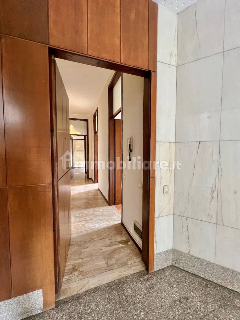 Trilocale via Angelo Longoni, Semicentro, Cantù